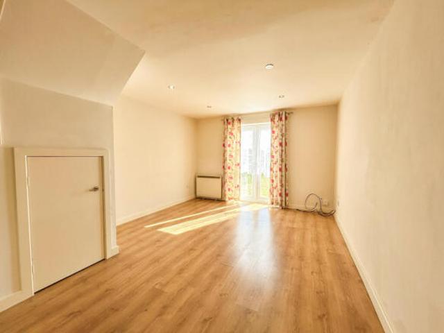 2 bedroom end of terrace house for rent in 10 Sunningdale Road, Hull, HU4