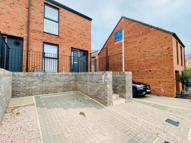 2 bedroom end of terrace house for rent in 61 Quarry Heights, EX4
