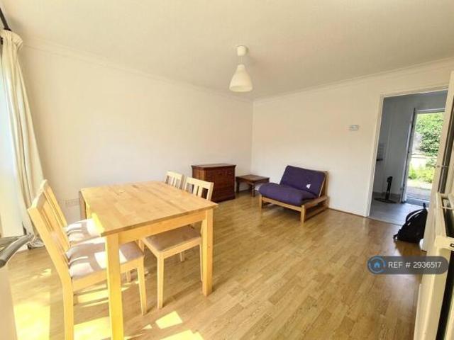 2 bedroom end of terrace house for rent in Colwyn Close, Cambridge, CB4