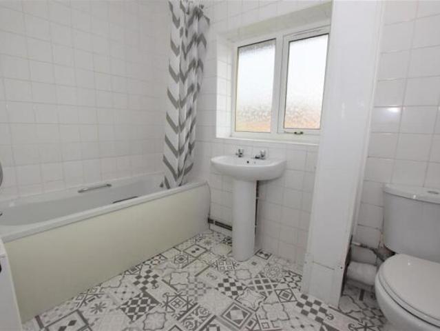 2 bedroom end of terrace house for rent in Caledon Close, Hull, HU9