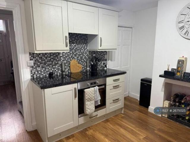 2 bedroom end of terrace house for rent in Castle Street, Greenhithe, DA9