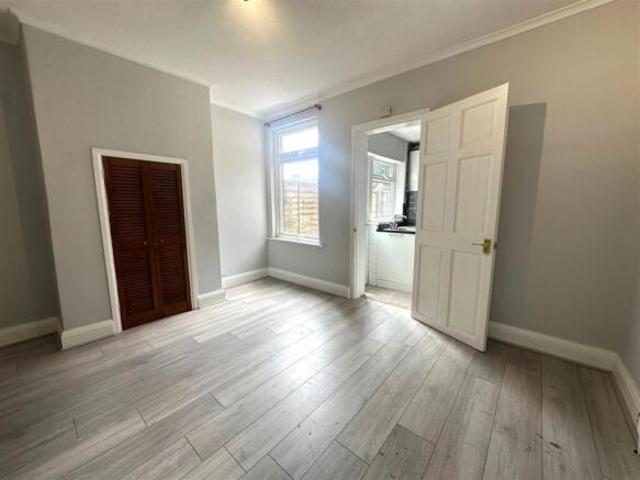 2 bedroom end of terrace house for rent in Cecil Street, Watford, WD24