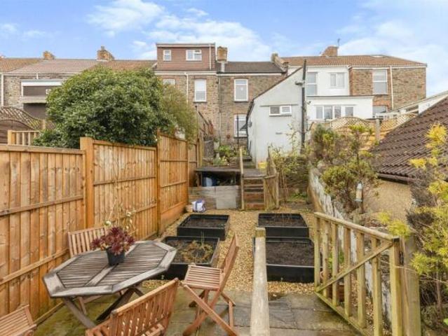2 bedroom end of terrace house for rent in Church Road, Hanham, BS15