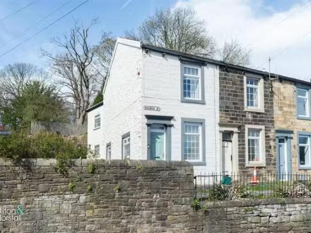 2 bedroom end of terrace house for rent in Church Street, Barr.