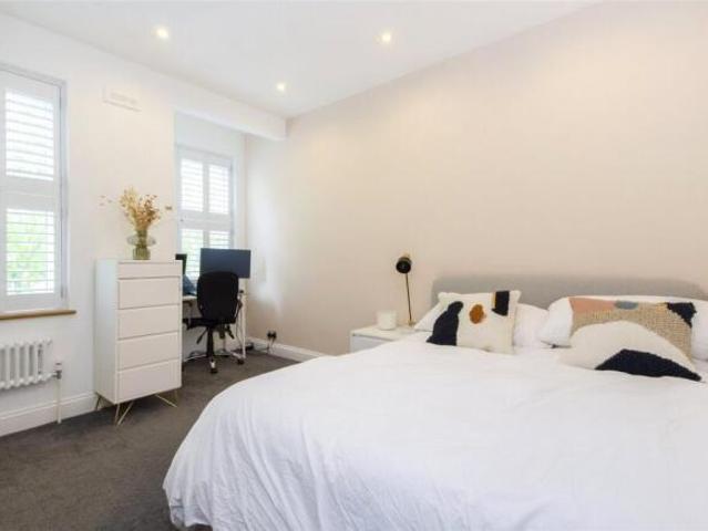 2 bedroom end of terrace house for rent in Chelmsford Road, Walthamstow, London, E17