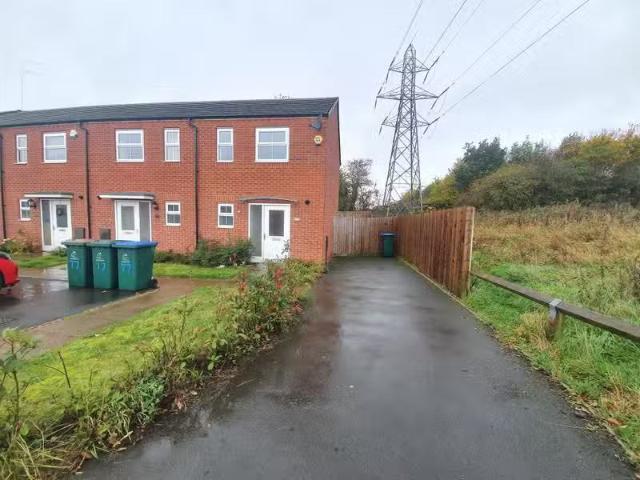 2 bedroom end of terrace house for rent in Cherry Tree Drive.