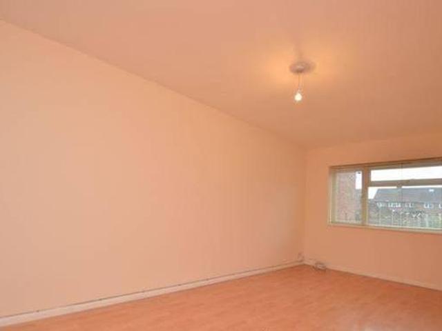 2 bedroom end of terrace house for rent in Cippenham Lane Slough SL1