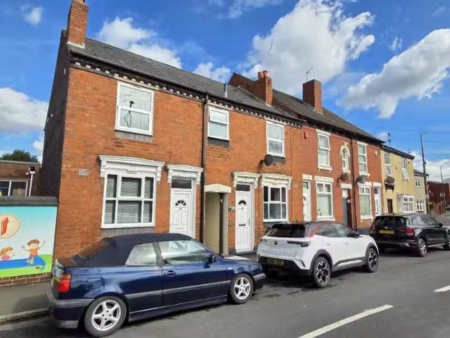 2 bedroom end of terrace house for rent in Claremont Street, C.