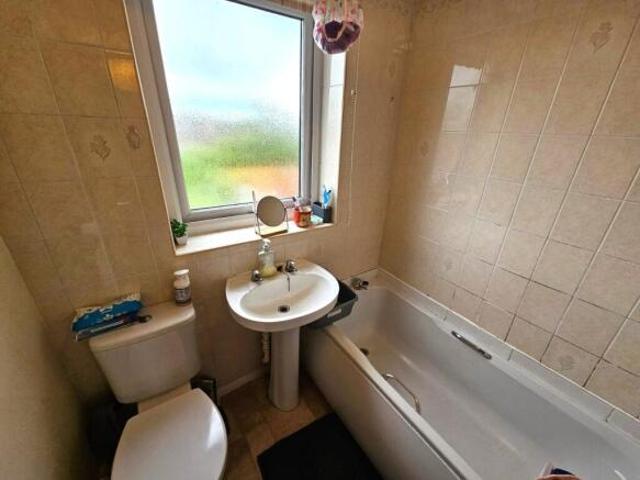 2 bedroom end of terrace house for rent in Crest View, Nottingham, Nottinghamshire, NG5