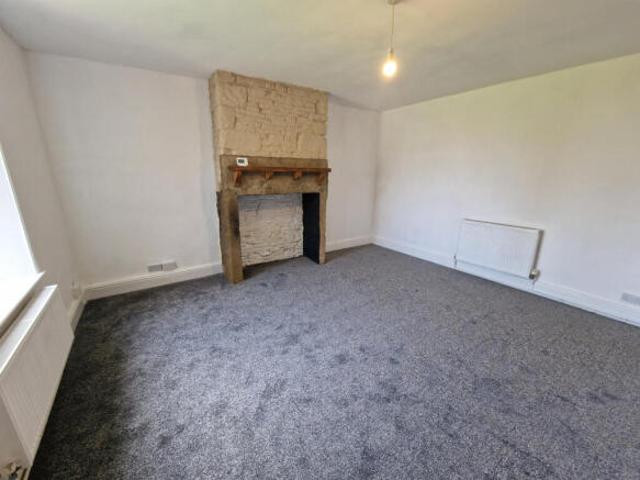 2 bedroom end of terrace house for rent in Crossland Hill Road, Huddersfield, HD4