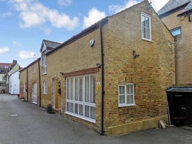 2 bedroom end of terrace house for rent in Crown Yard St Ives Cambridgeshire PE27
