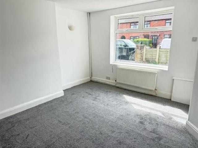 2 Bedroom End of Terrace House For Rent in Crowden Rd, Manchester