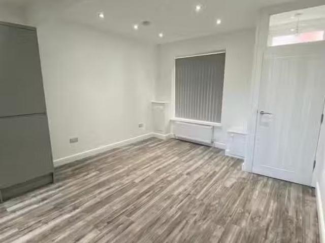 2 bedroom end of terrace house for rent in Arnside Road, Edge.