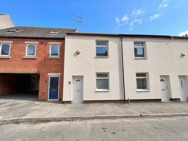 2 bedroom end of terrace house for rent in Bottrill Street, Nu.