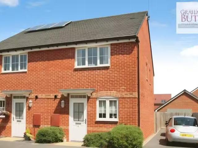 2 bedroom end of terrace house for rent in Baker Way, Angmerin.