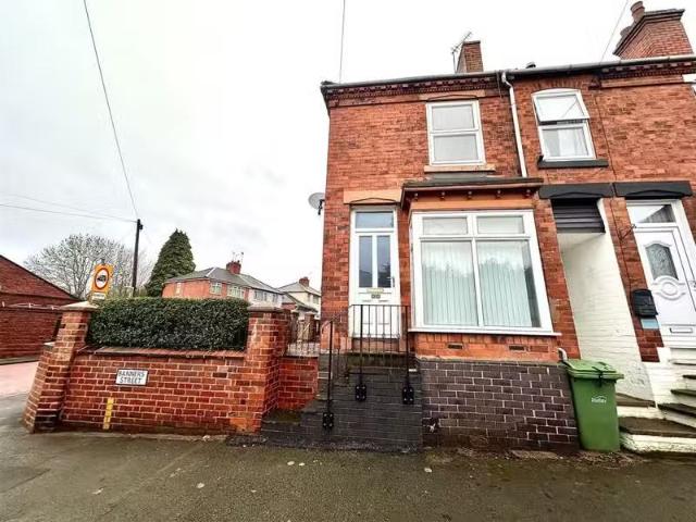 2 bedroom end of terrace house for rent in Banners Street, Hal.