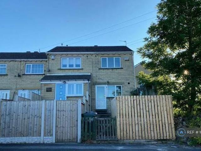 2 bedroom end of terrace house for rent in Barraclough Square West Yorkshire BD12
