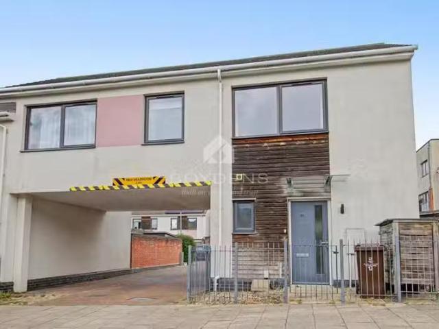 2 bedroom end of terrace house for rent in Barton Boulevard Co.