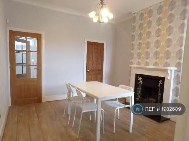 2 bedroom end of terrace house for rent in Bristol Road, Coven.