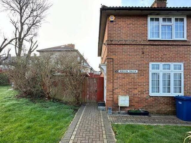 2 bedroom end of terrace house for rent in Brook Walk Edgware HA8