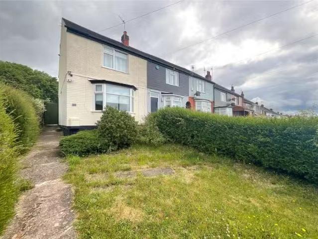 2 bedroom end of terrace house for rent in Bucks Hill, Nuneato.