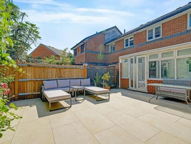 2 bedroom end of terrace house for rent in Goodwin Close, London, SE16