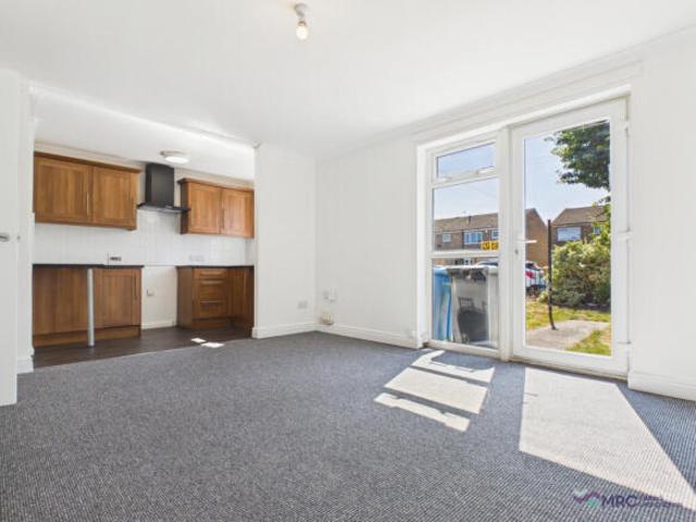 2 bedroom end of terrace house for rent in Grasby Road, Hull, HU8