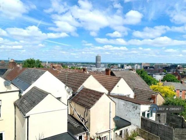 2 bedroom end of terrace house for rent in Dover Street, Swindon, SN1