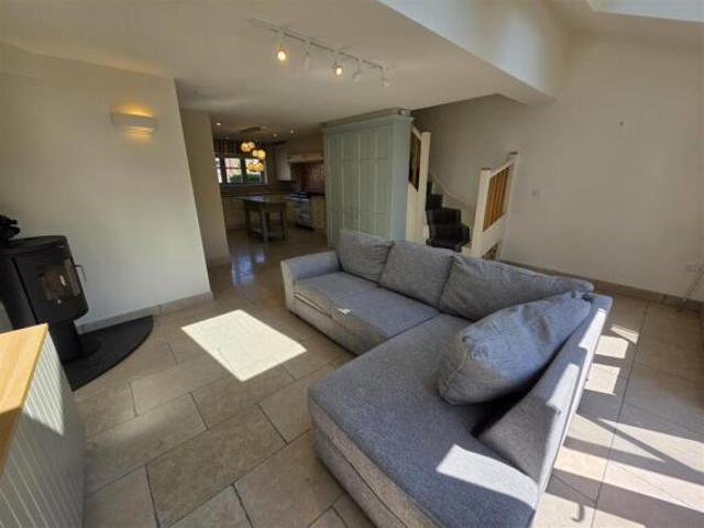 2 bedroom end of terrace house for rent in Dobb Brow Road, Westhoughton, Bolton, BL5
