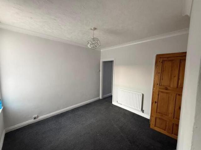 2 bedroom end of terrace house for rent in Dogsthorpe Road, Peterborough, PE1