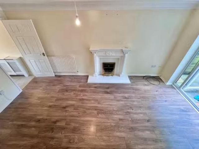 2 bedroom end of terrace house for rent in DAWES CLOSE, Covent.