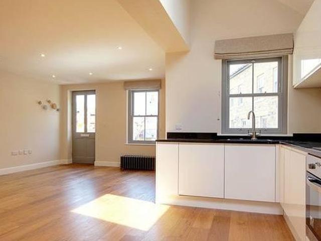 2 bedroom end of terrace house for rent in Devonshire Square Harrogate HG1 4DT HG1