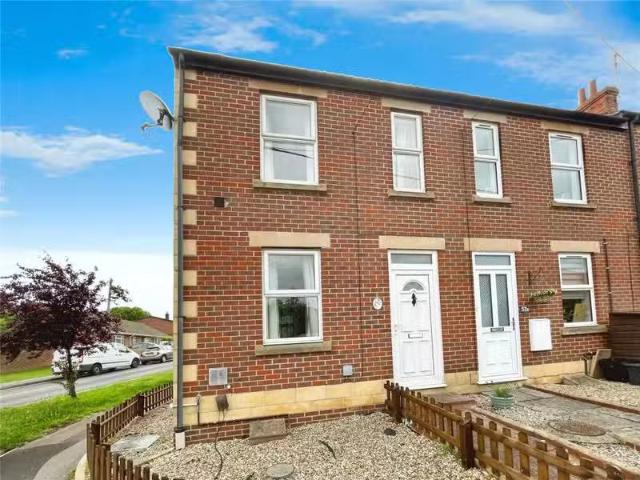 2 bedroom end of terrace house for rent in Dursley Road, Trowb.