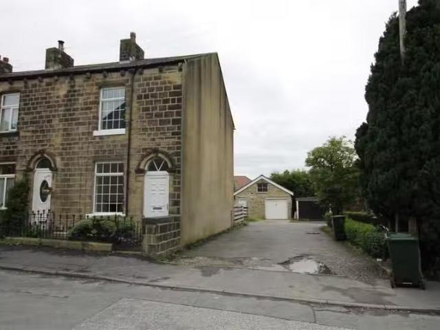 2 bedroom end of terrace house for rent in East Parade, Steeto.