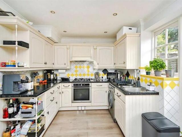 2 bedroom end of terrace house for rent in Eltham Hill, London, SE9