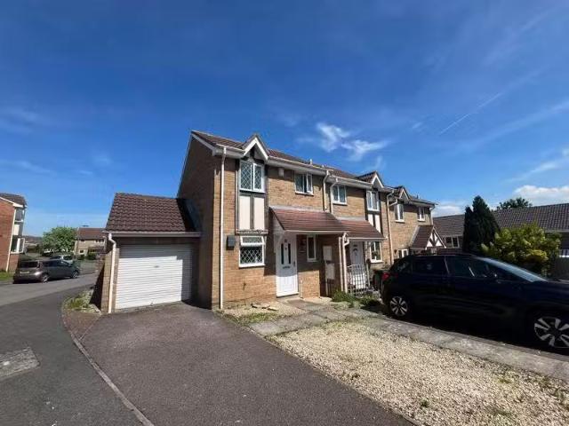 2 bedroom end of terrace house for rent in Ellan Hay Road, Bri.