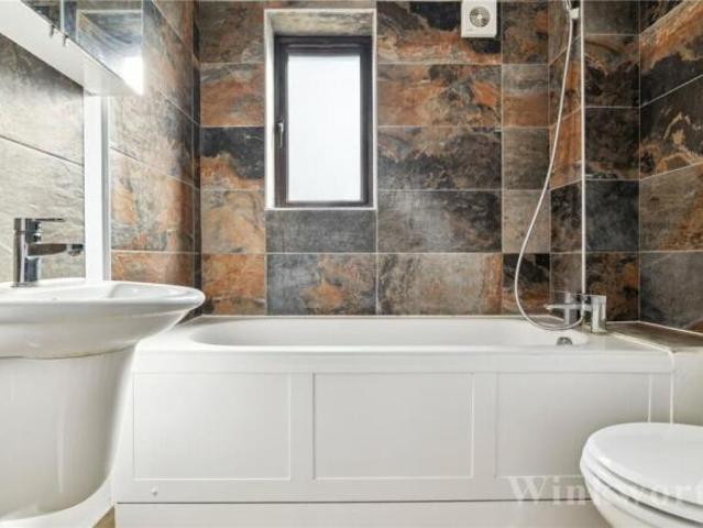 2 bedroom end of terrace house for rent in Exeter Way, London, SE14