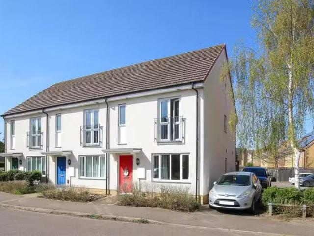 2 bedroom end of terrace house for rent in Farmers Row, Fulbou.