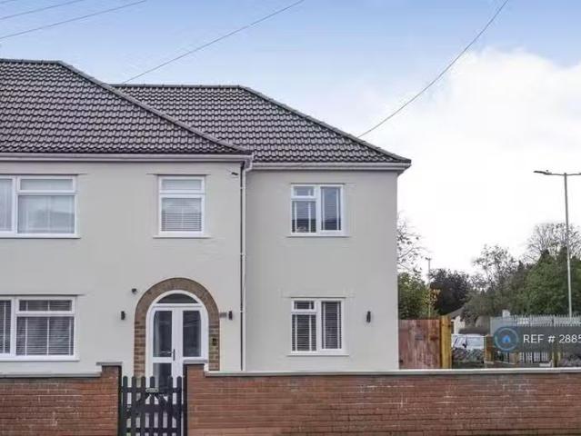 2 bedroom end of terrace house for rent in Flaxpits Lane, Bris.