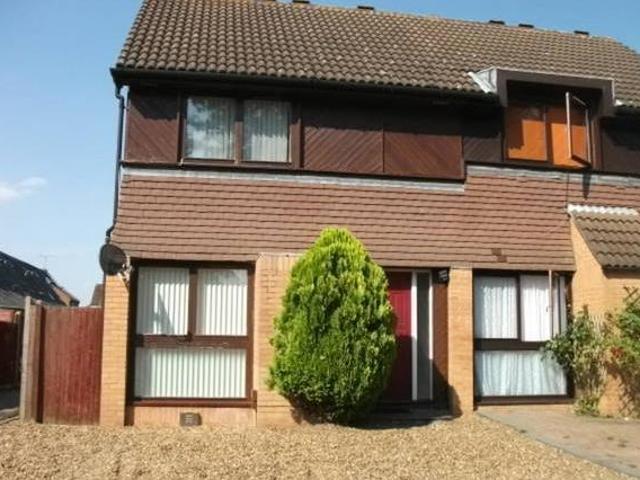 2 bedroom end of terrace house for rent in Flemish Fields Chertsey KT16