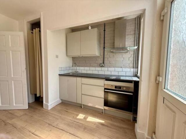 2 bedroom end of terrace house for rent in Honiton Road, Wyken, Coventry, CV2