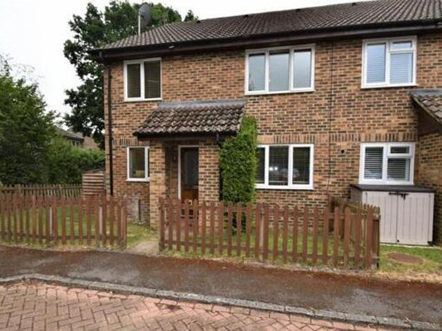 2 Bedroom End Of Terrace House For Rent In Hook, Hampshire
