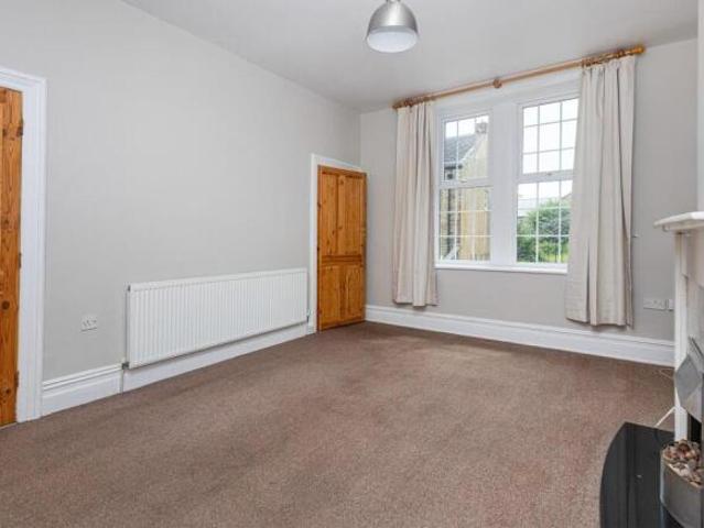 2 bedroom end of terrace house for rent in Hawthorne Terrace, Crosland Moor, Huddersfield, HD4