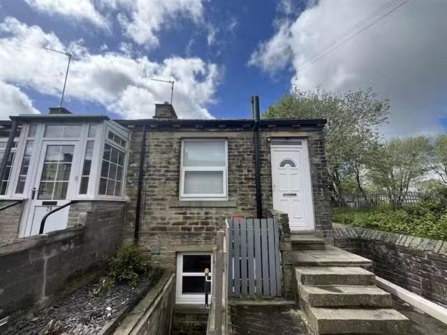 2 bedroom end of terrace house for rent in Hardy Street, Wibse.