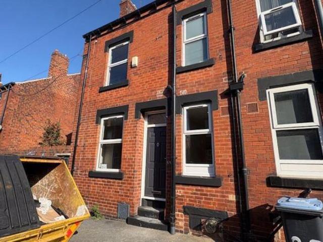 2 bedroom end of terrace house for rent in Harold Grove, Leeds, LS6