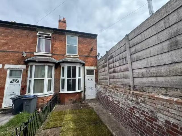 2 bedroom end of terrace house for rent in Harold Terrace, Loz.