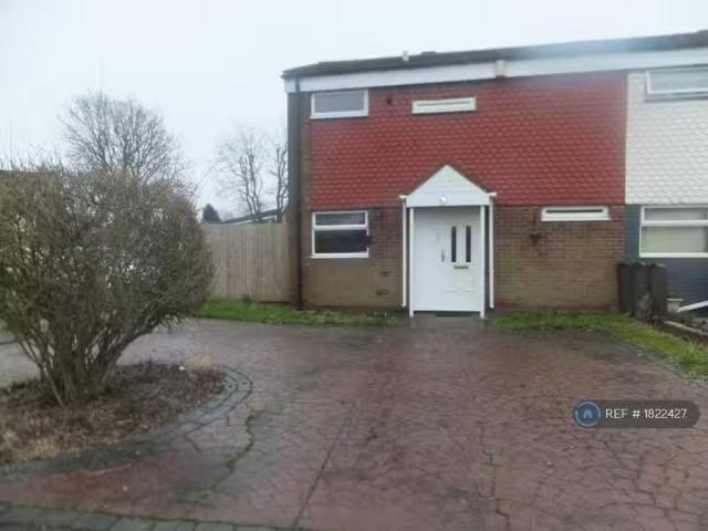 2 bedroom end of terrace house for rent in Helmswood Drive, So.