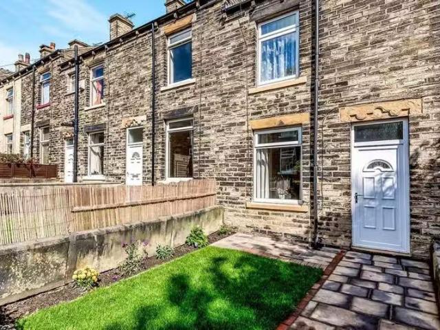 2 bedroom end of terrace house for rent in Highfield Terrace.