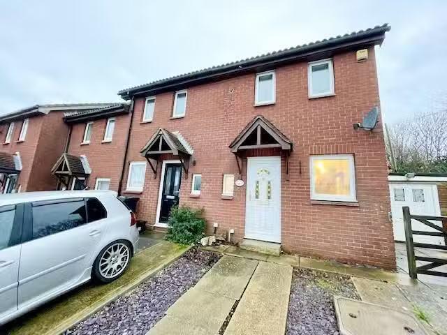 2 bedroom end of terrace house for rent in Hillcroft, Portslad.