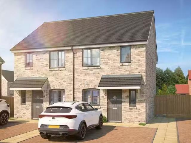2 bedroom end of terrace house for rent in Lark's Place, Kenne.